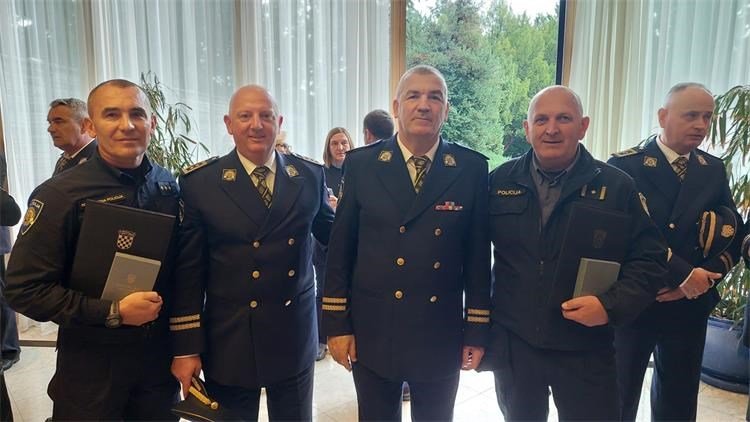 Nikica Lazarević i Ivo Papac odlikovani Spomenicom Domovinske ...